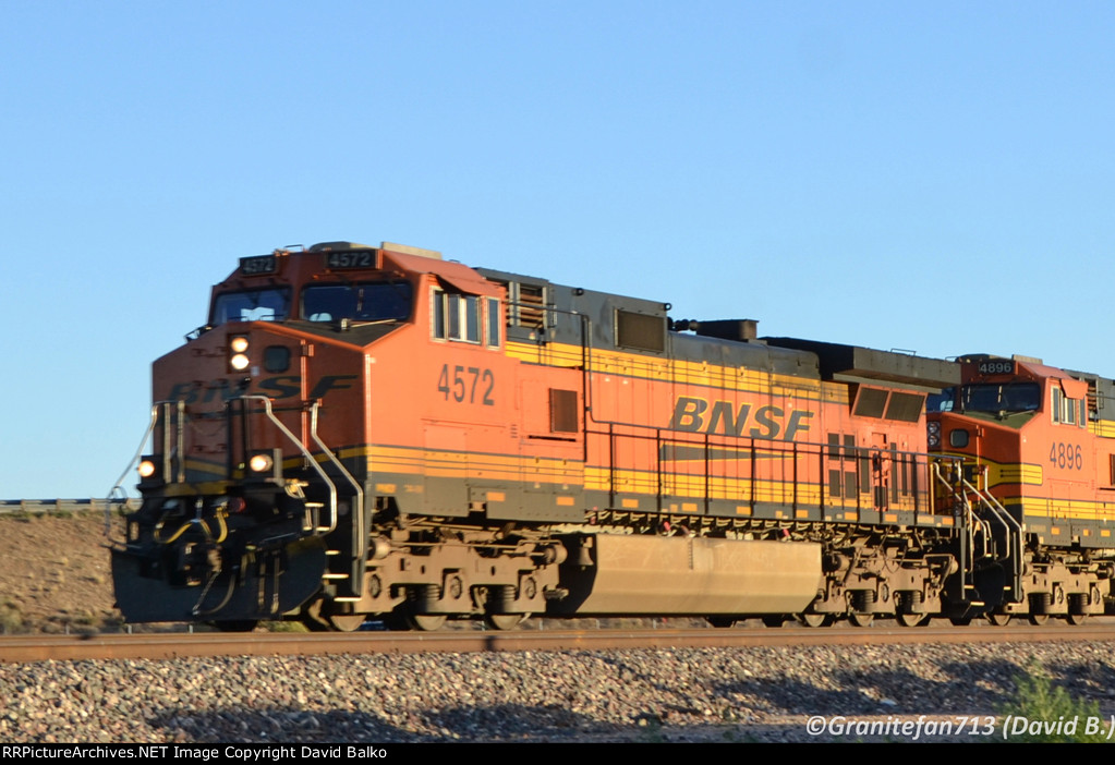 BNSF 4572